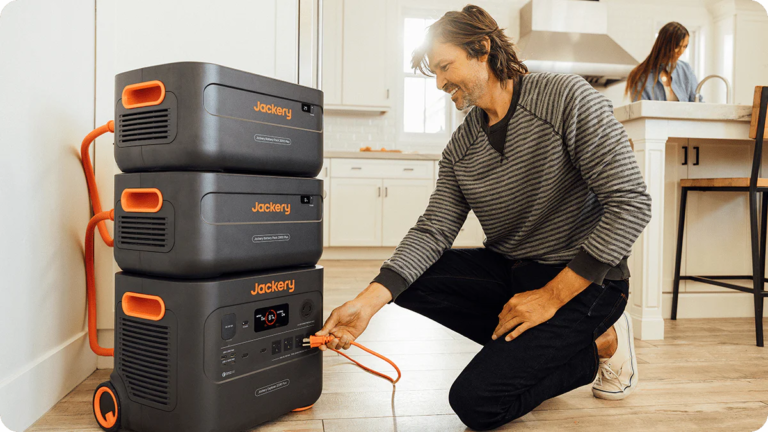 Jackery 2000 New・2000 Plus・2000 Proの違いを解説【比較レビュー】 | バッテリズム